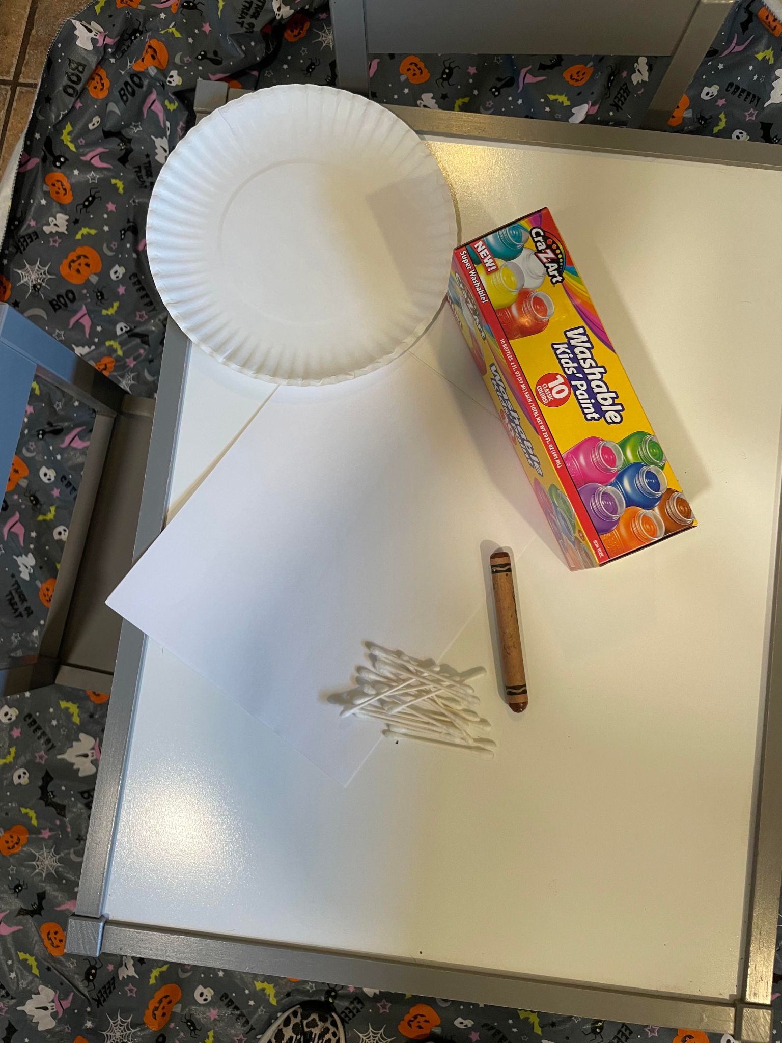 Autumn Leaves Cotton Swab Painting for Toddlers – Halloween Head