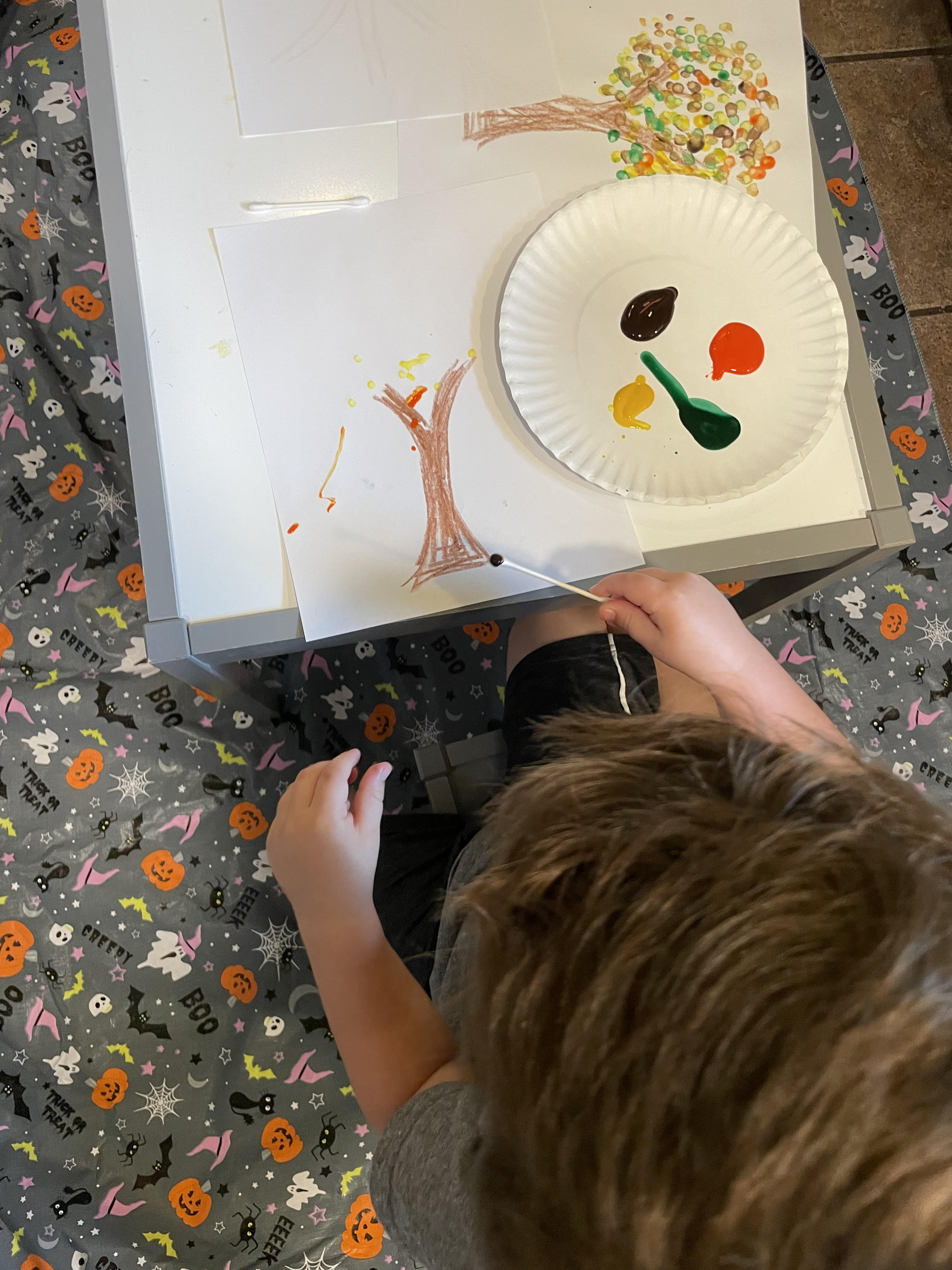 Autumn Leaves Cotton Swab Painting for Toddlers – Halloween Head