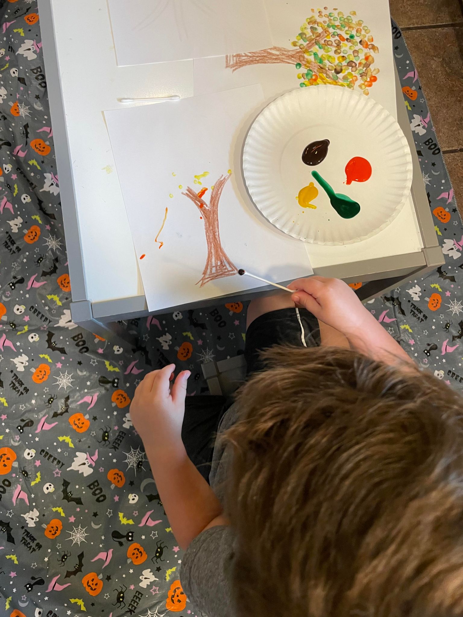 Autumn Leaves Cotton Swab Painting for Toddlers – Halloween Head